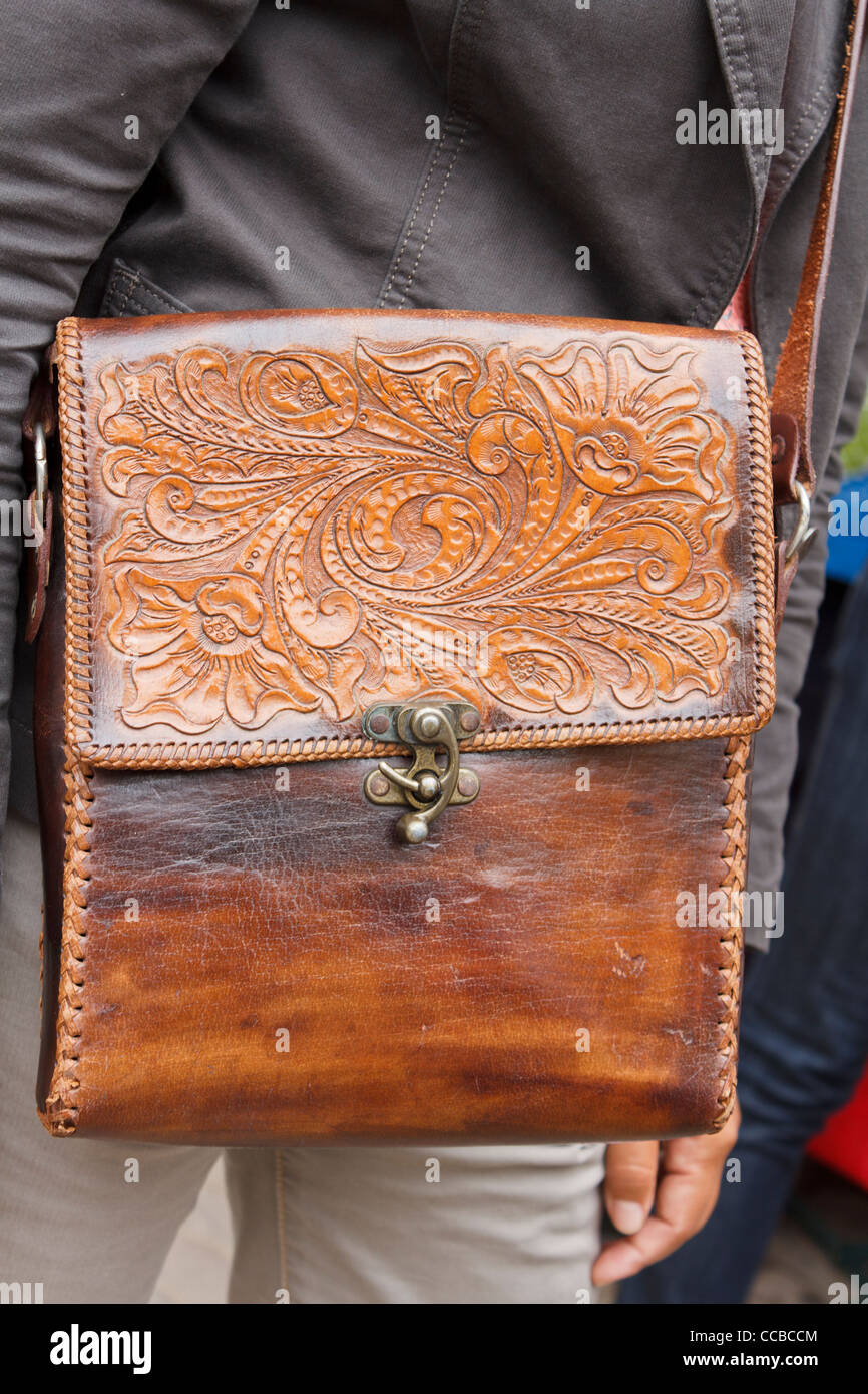 Women carrying black over the shoulder bag Stock Photo - Alamy