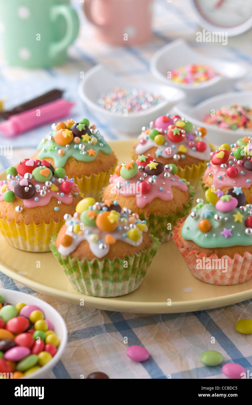 Vertical shot cupcake cream hi-res stock photography and images - Alamy