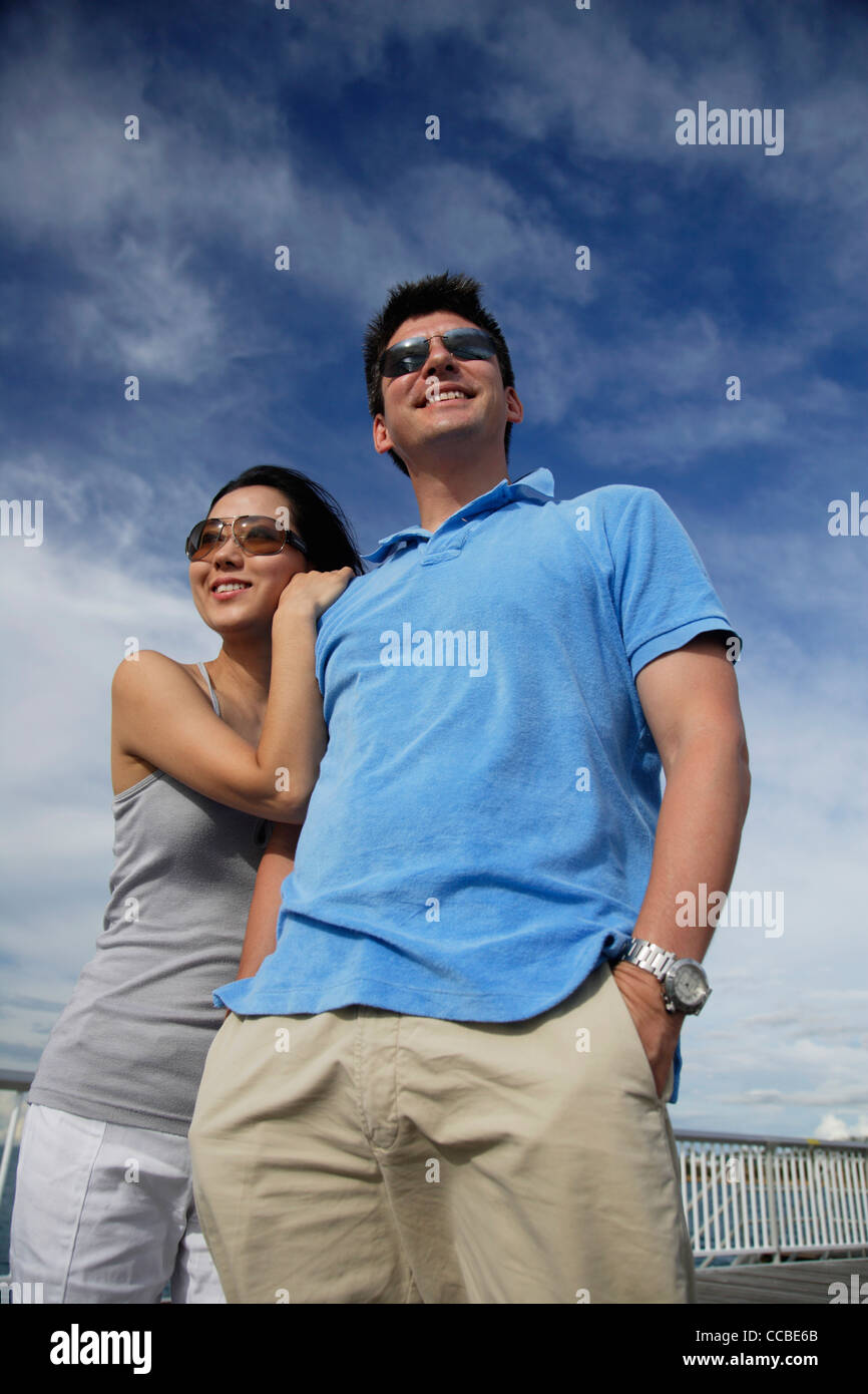 woman leaning on shoulder of man and smiling Stock Photo - Alamy