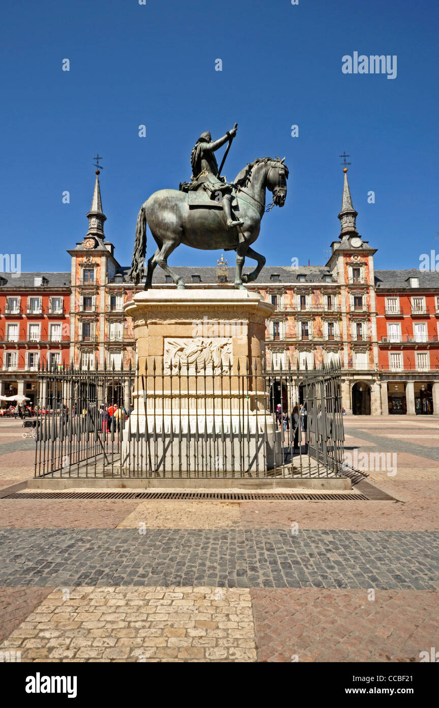 Statue queen isabel ii madrid hi-res stock photography and images - Alamy