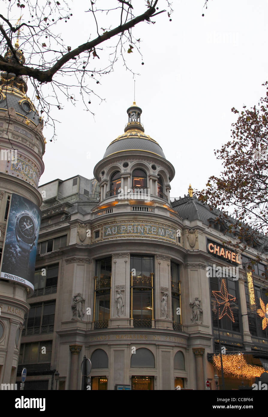 Christmas windows at Printemps department store, Haussmann Boulevard ...