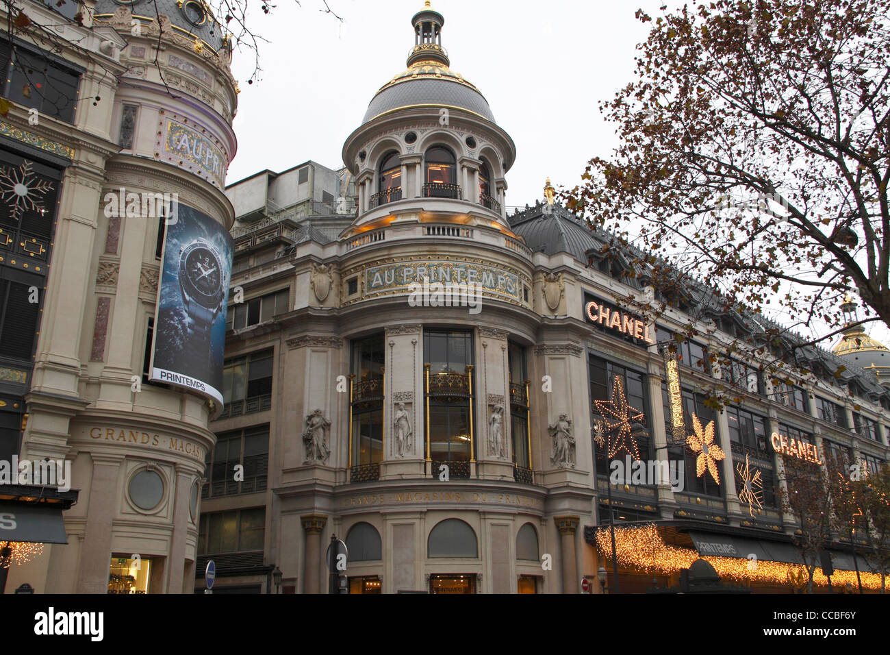 Christmas windows at Printemps department store, Haussmann Boulevard ...