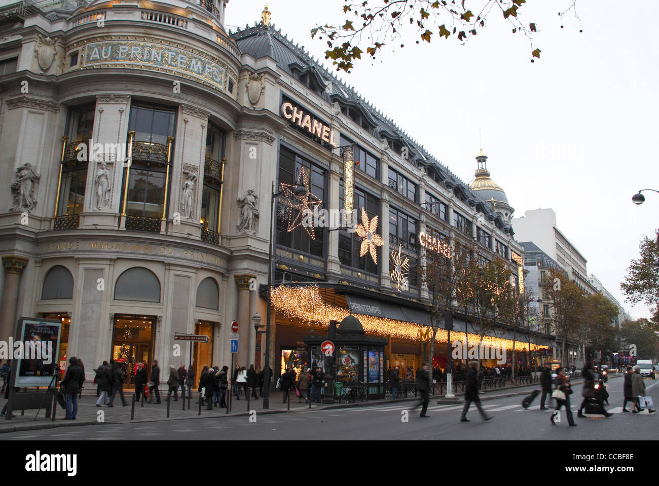 Christmas windows at Printemps department store, Haussmann Boulevard ...