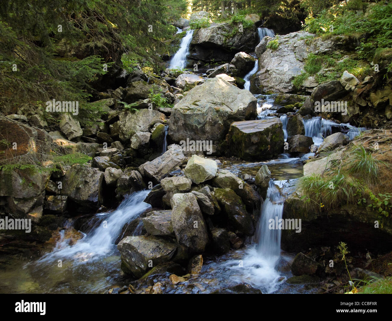 Water flowing on stone cascades hi-res stock photography and images - Alamy