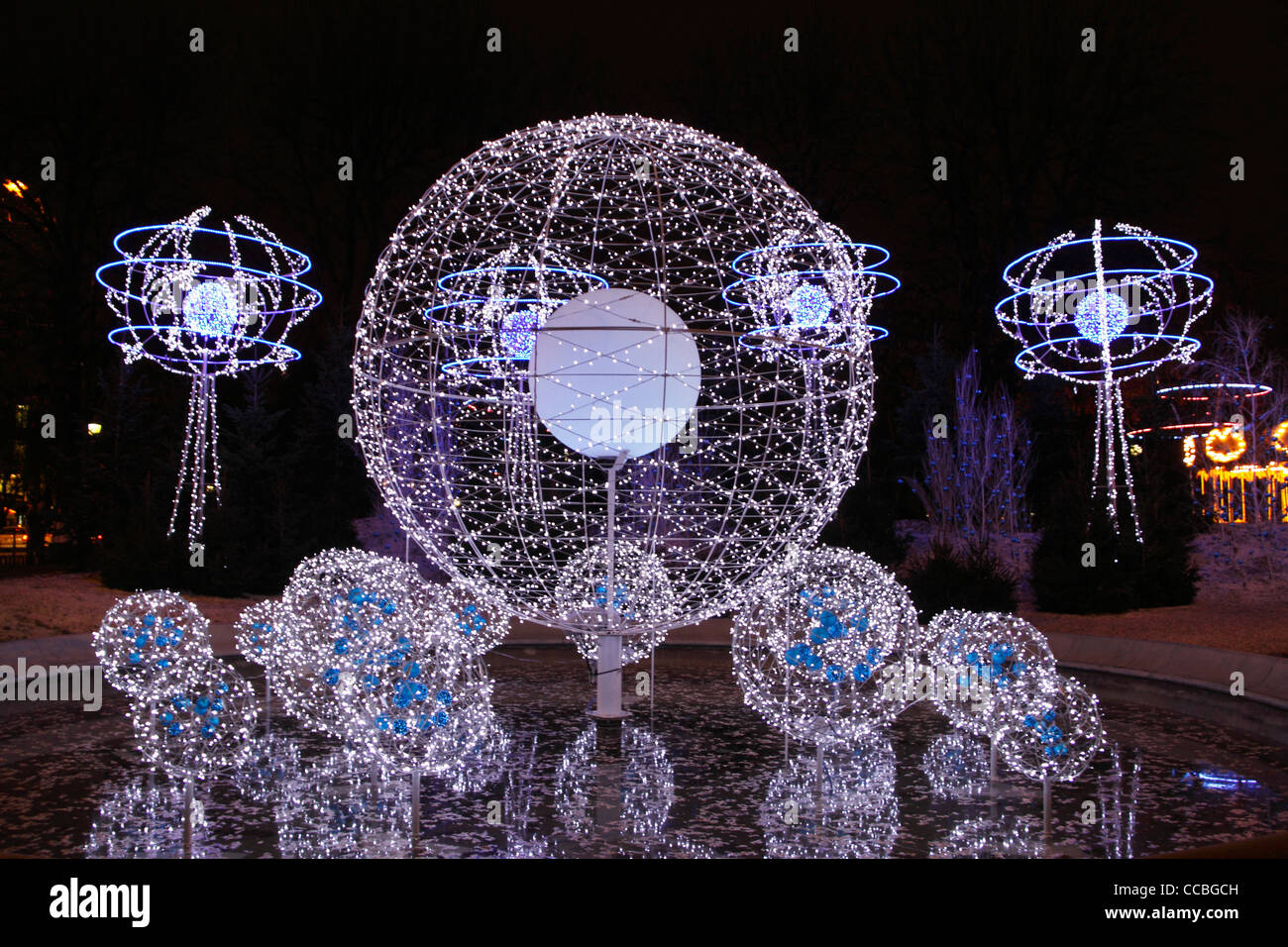 Christmas decorations at night hi-res stock photography and images - Alamy