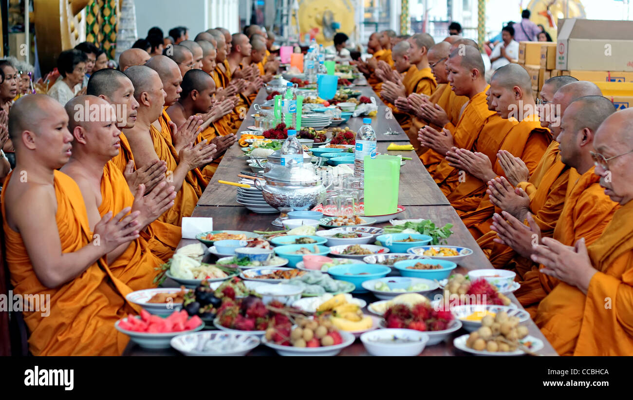 Prayers before the feast ... | Monks Praying before Meal | Thailand ...