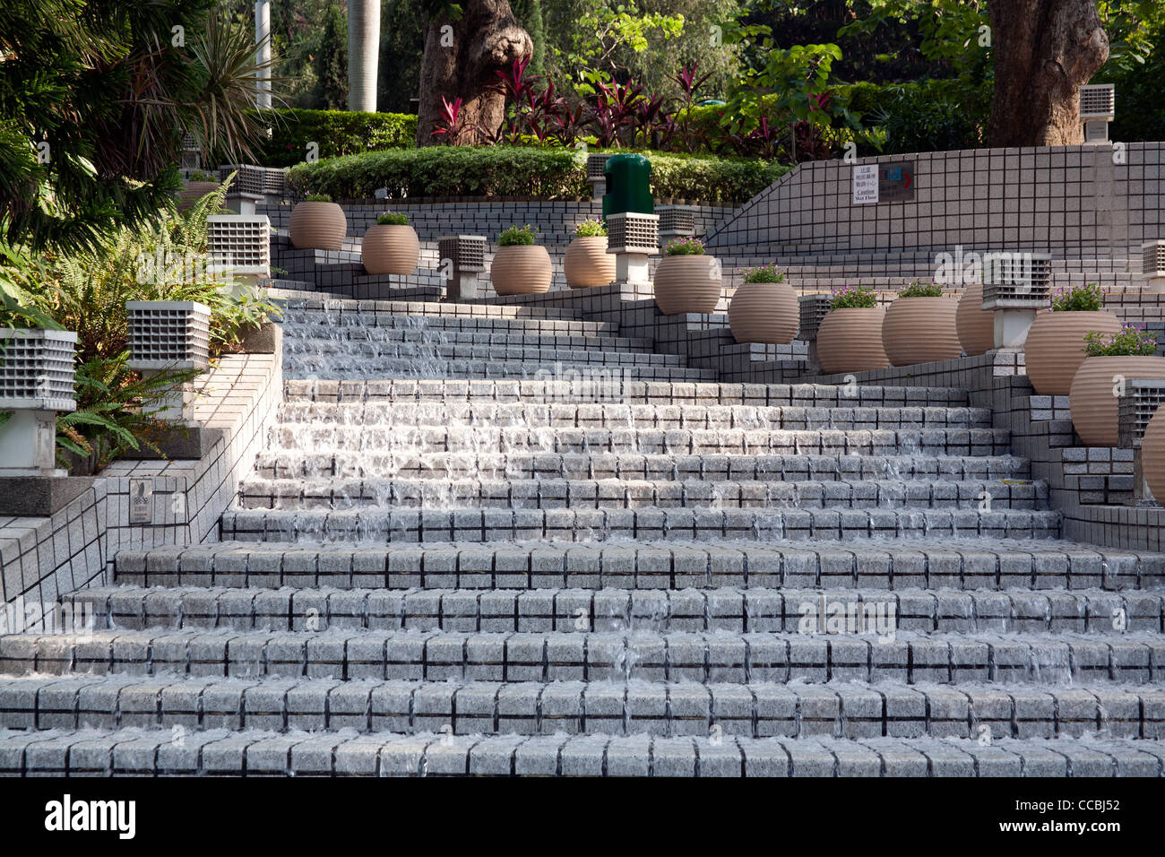 Water cascading down steps hi-res stock photography and images - Alamy