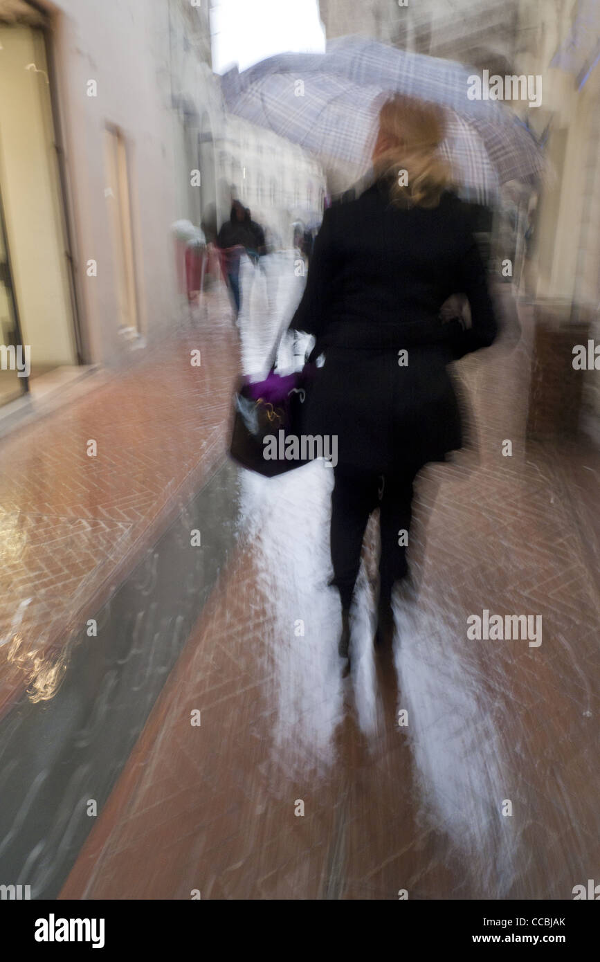 People walking in the rain Stock Photo - Alamy