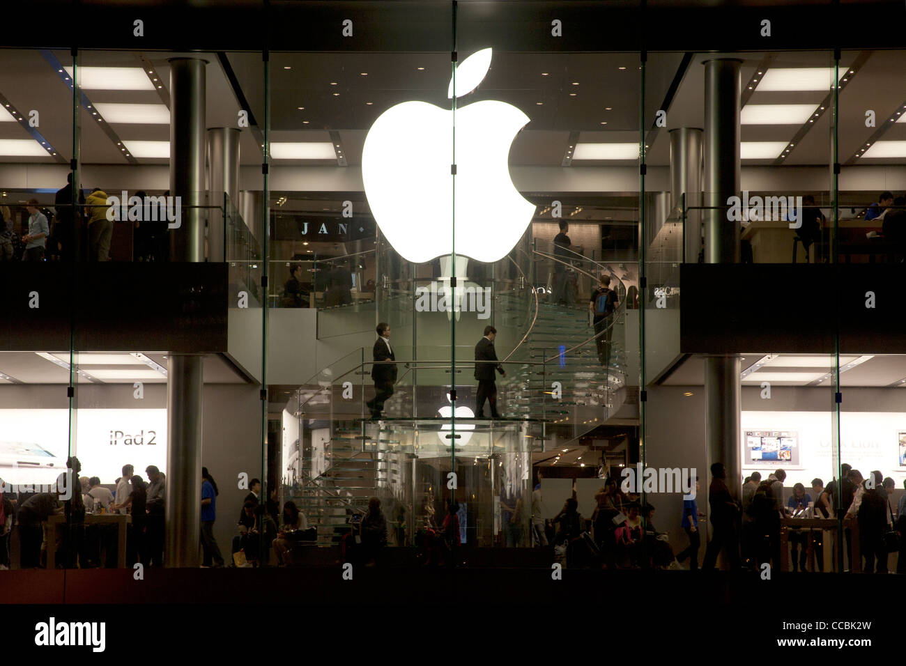 The outside of a the very busy Apple Store, 8 Finance Street ...