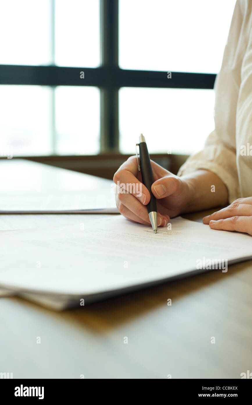 Person signing contract, cropped Stock Photo - Alamy