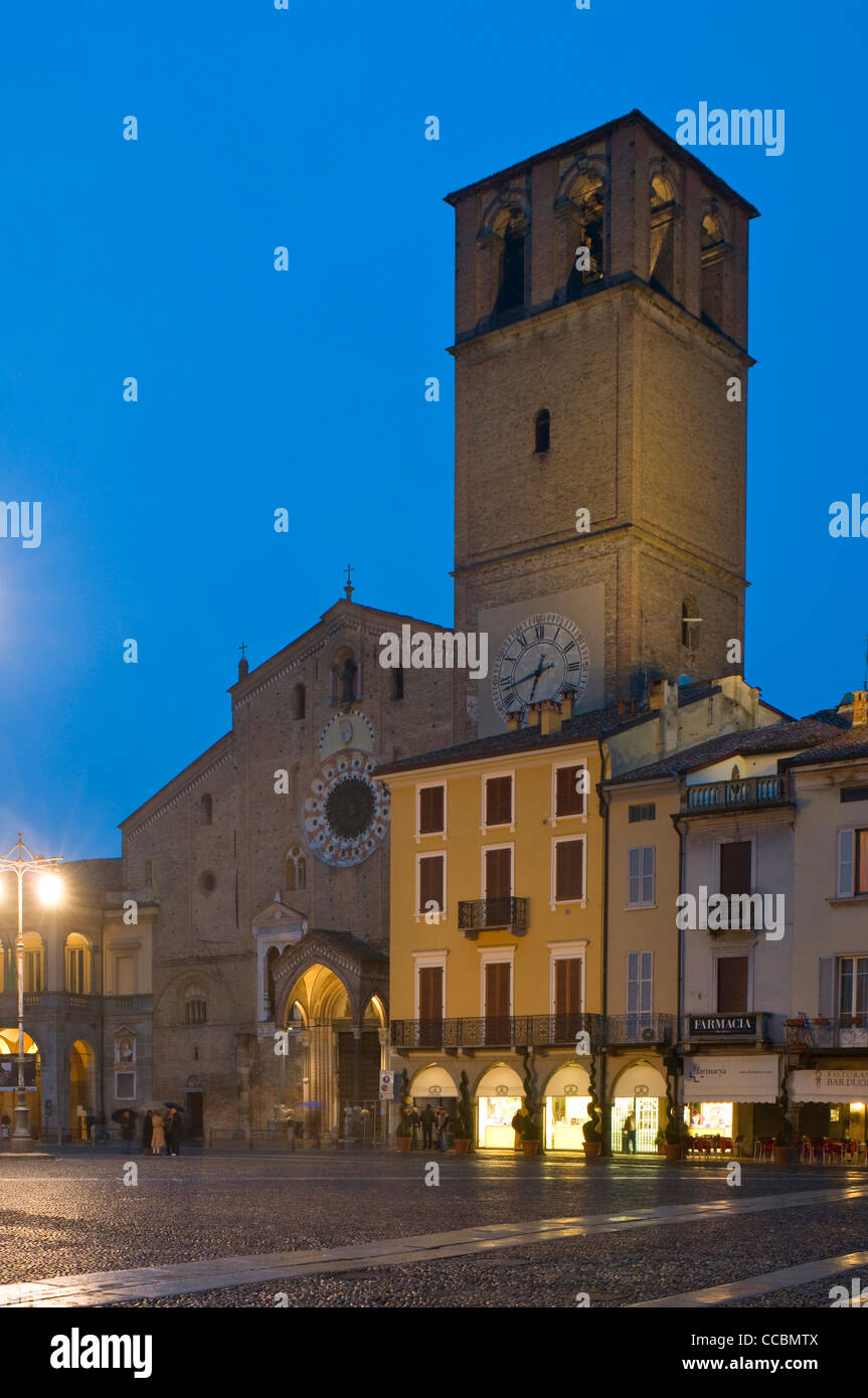 vittoria square and duomo, lodi, italy Stock Photo - Alamy