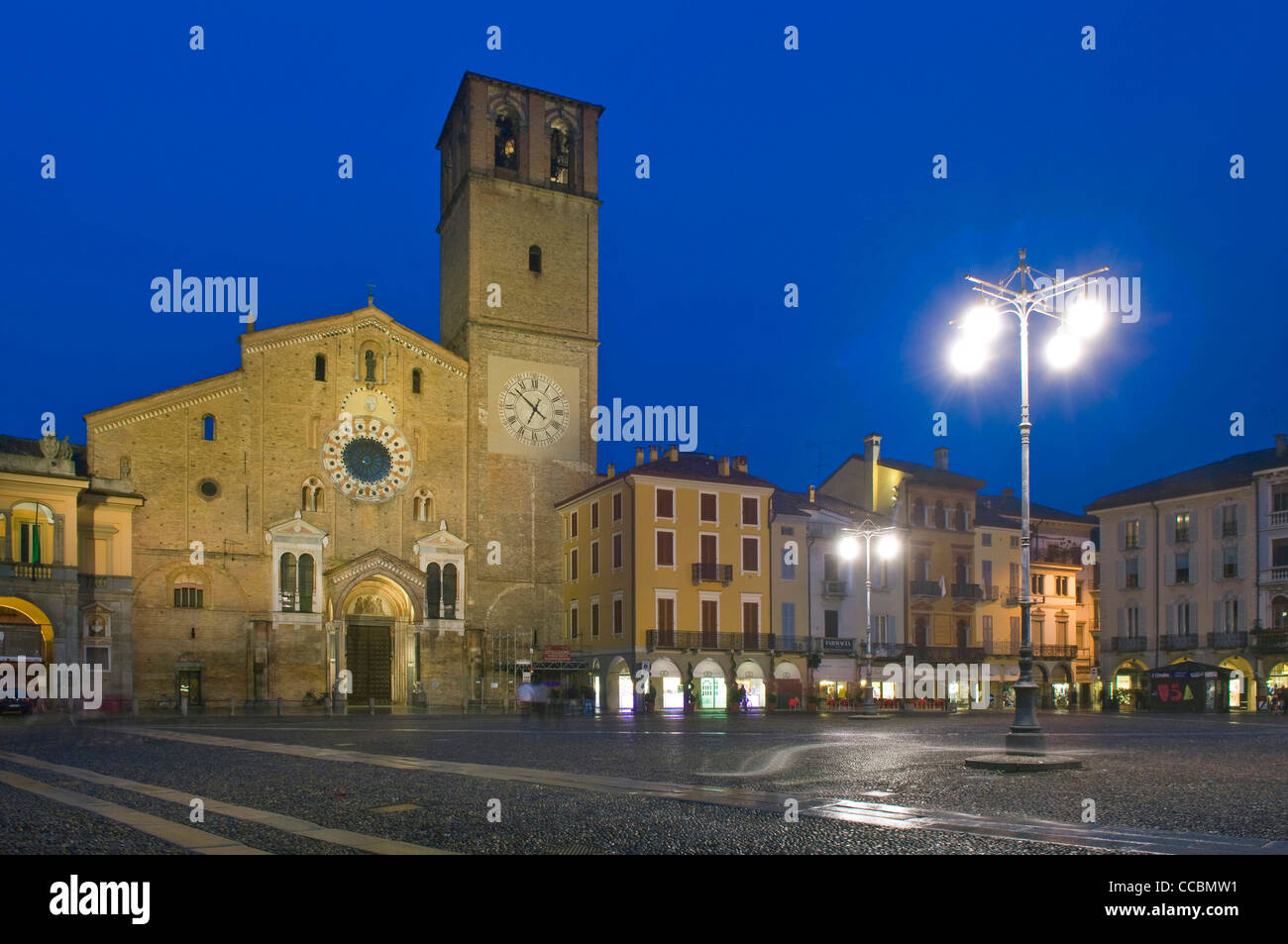vittoria square and duomo, lodi, italy Stock Photo - Alamy