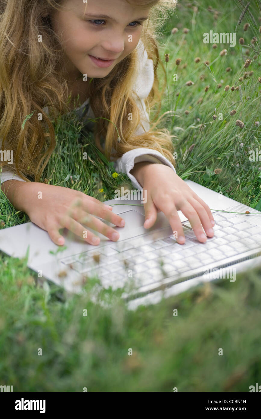 Girls using laptops hi-res stock photography and images - Alamy