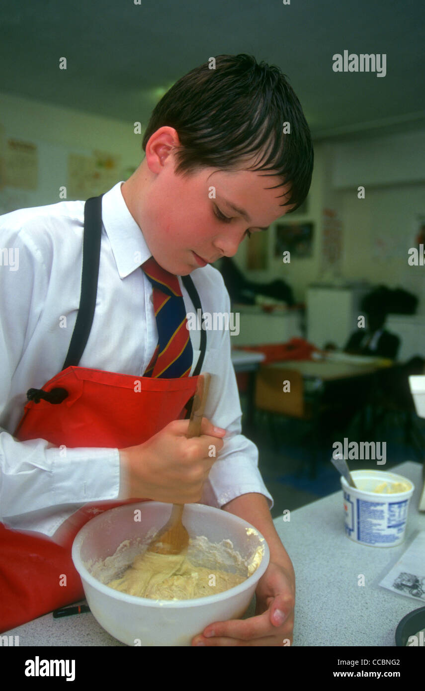 Secondary school pupil uk hi-res stock photography and images - Alamy