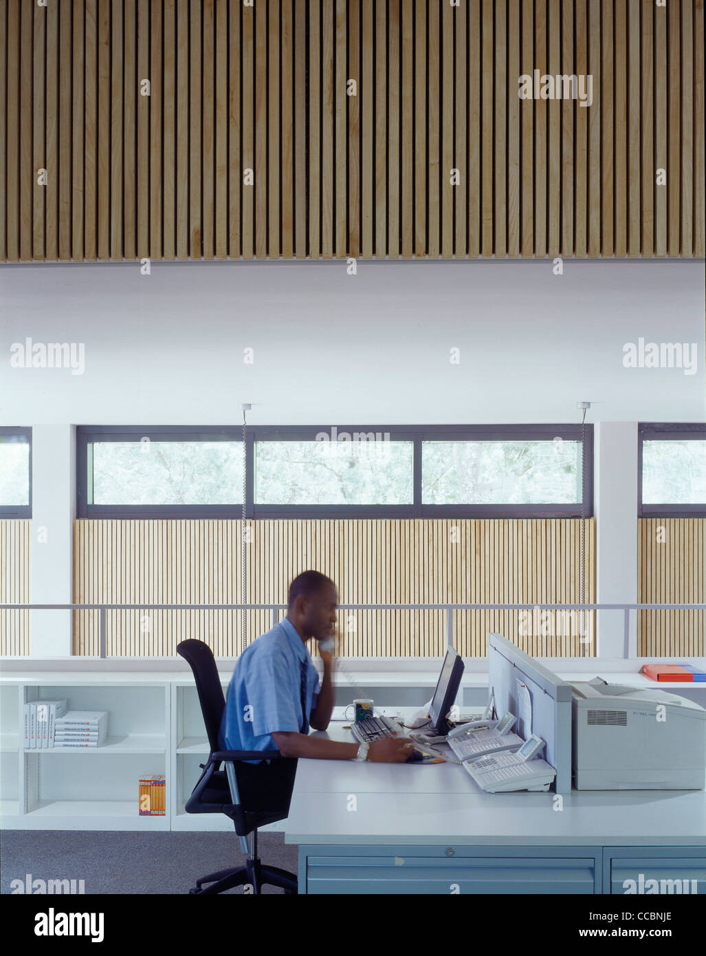 BRITISH COUNCIL OFFICES FIRST FLOOR WORK STATION Stock Photo - Alamy