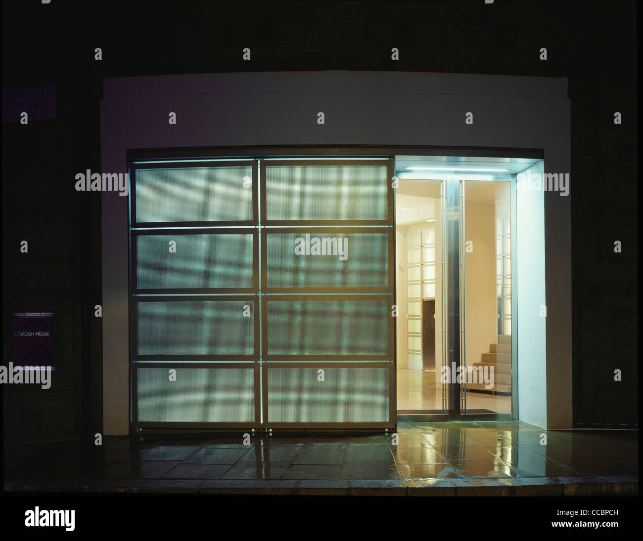 GORDON HOUSE NIGHTSHOT ENTRANCE Stock Photo - Alamy