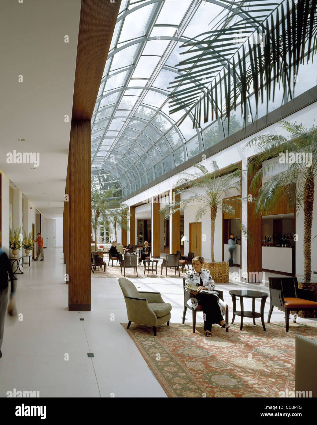 THE HURLINGHAM CLUB GRAND PALM COURT VIEW 02 Stock Photo - Alamy