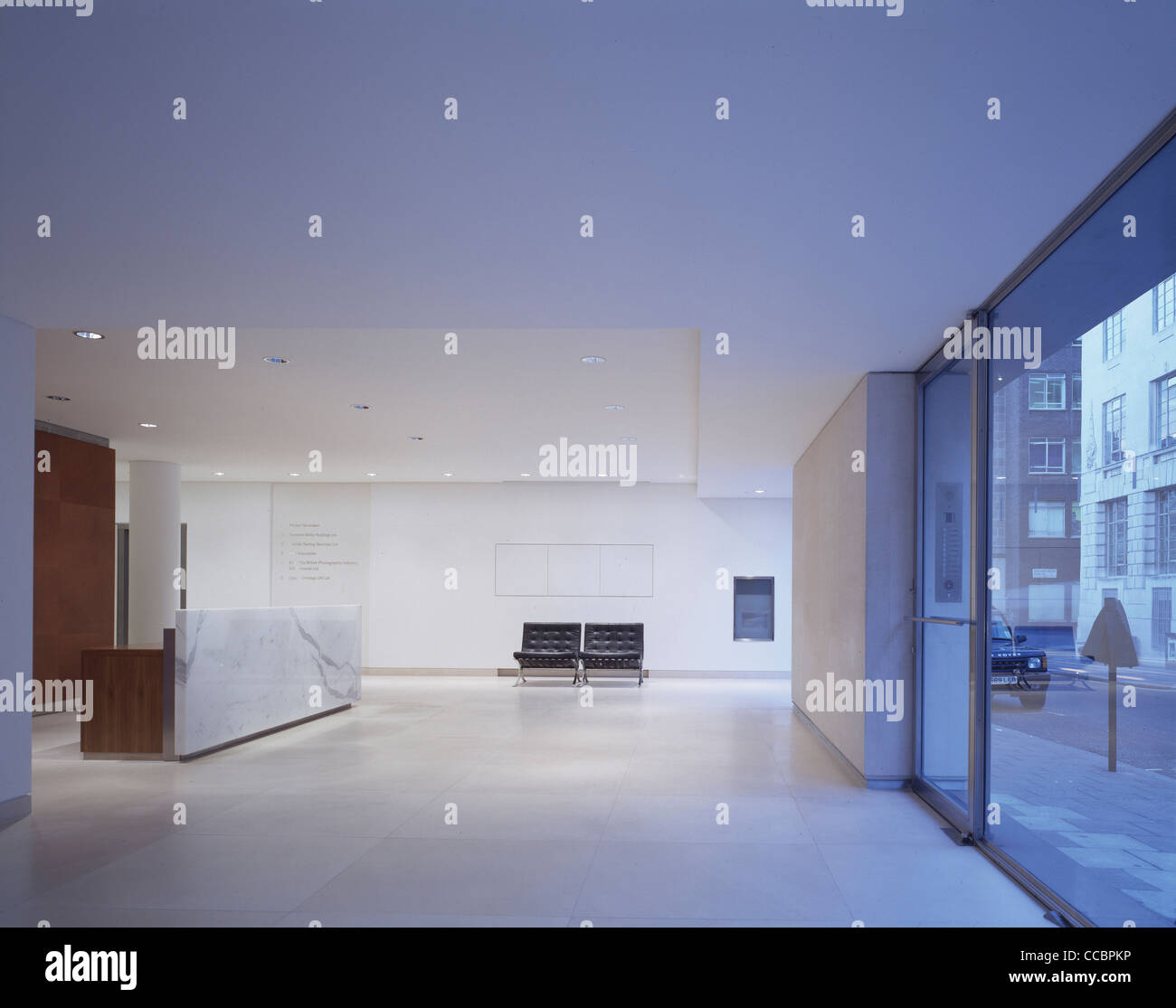 OFFICES INSIDE TO STREET RECEPTION DESK Stock Photo - Alamy