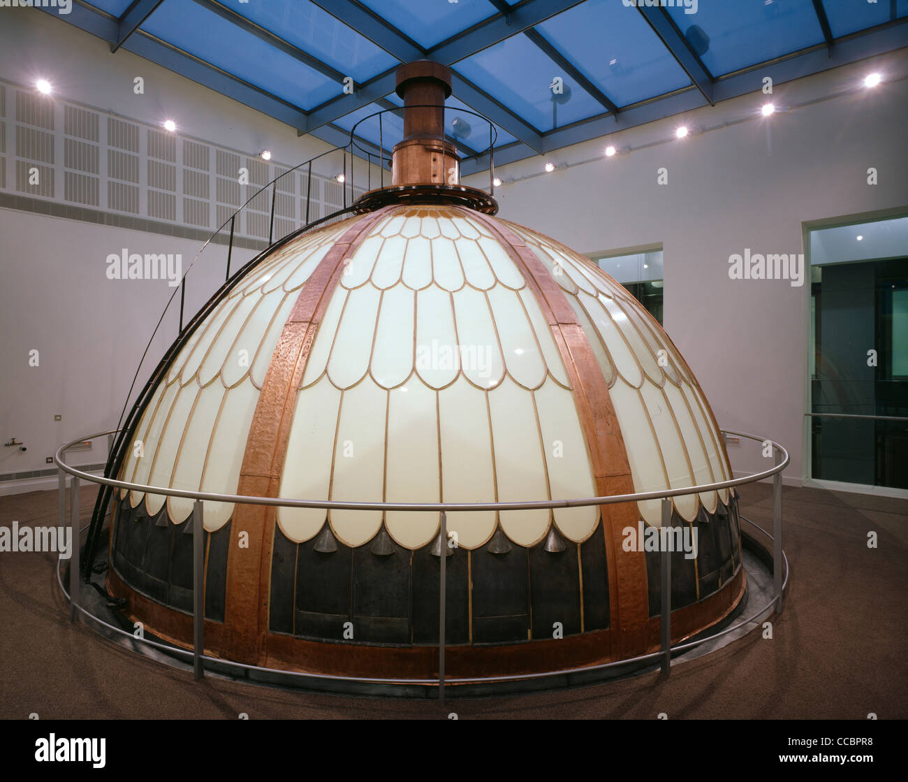 Bank interior hsbc interior hi-res stock photography and images - Alamy