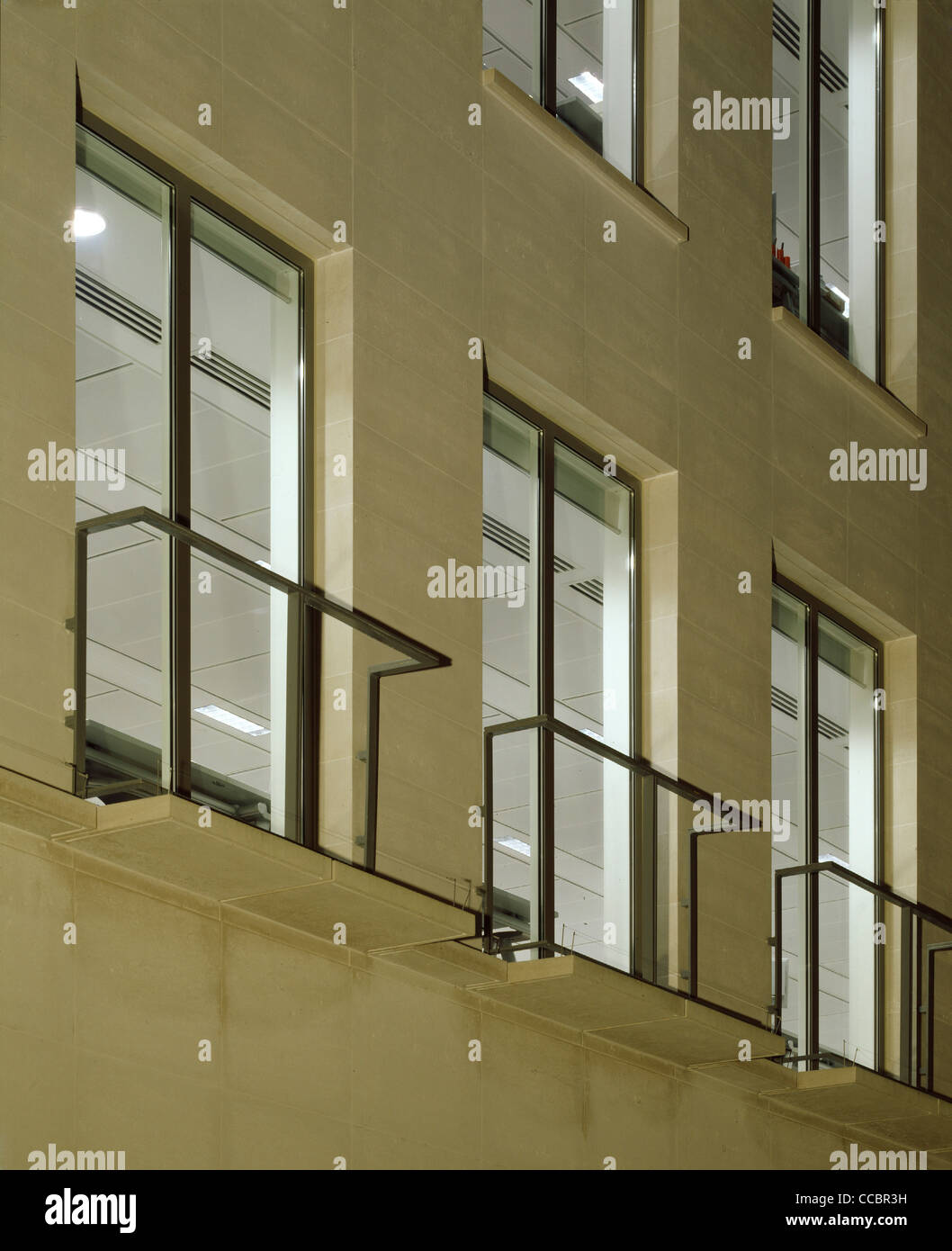 HSBC BANK OFFICES NORTH ELEVATION BAY DETAIL Stock Photo - Alamy