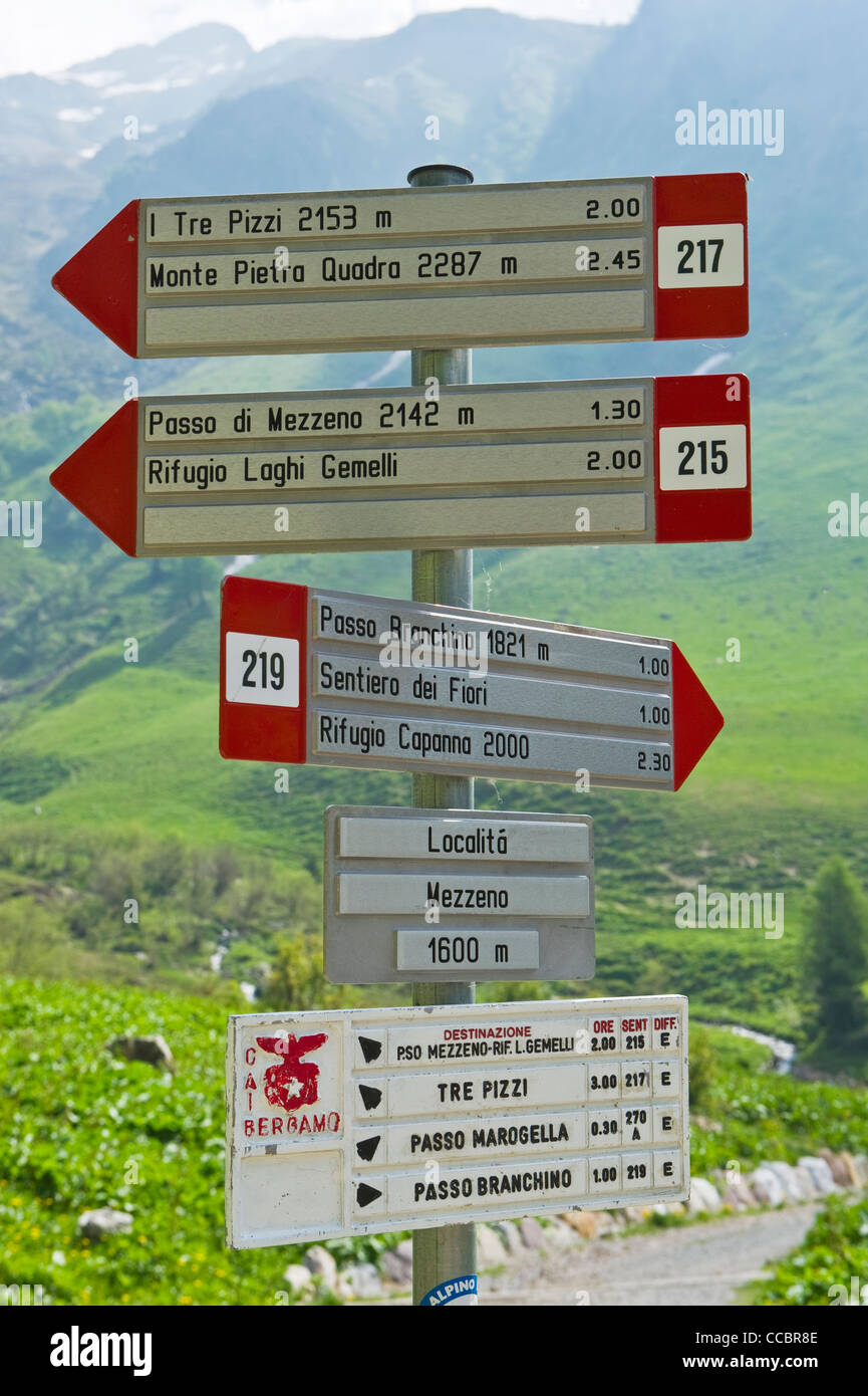 Mountain signs hi-res stock photography and images - Alamy