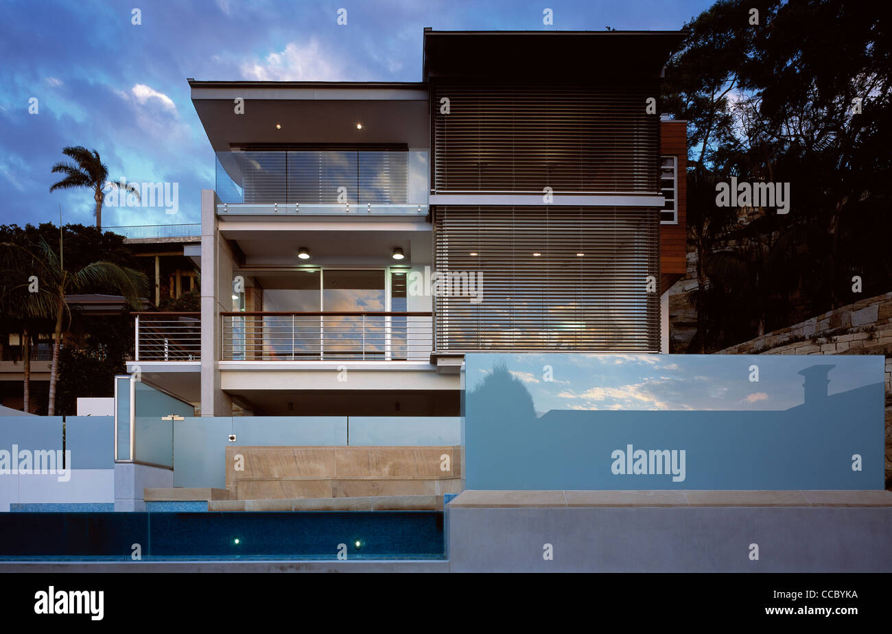 PRIVATE HOUSE FRONT ELEVATION WITH POOL Stock Photo - Alamy