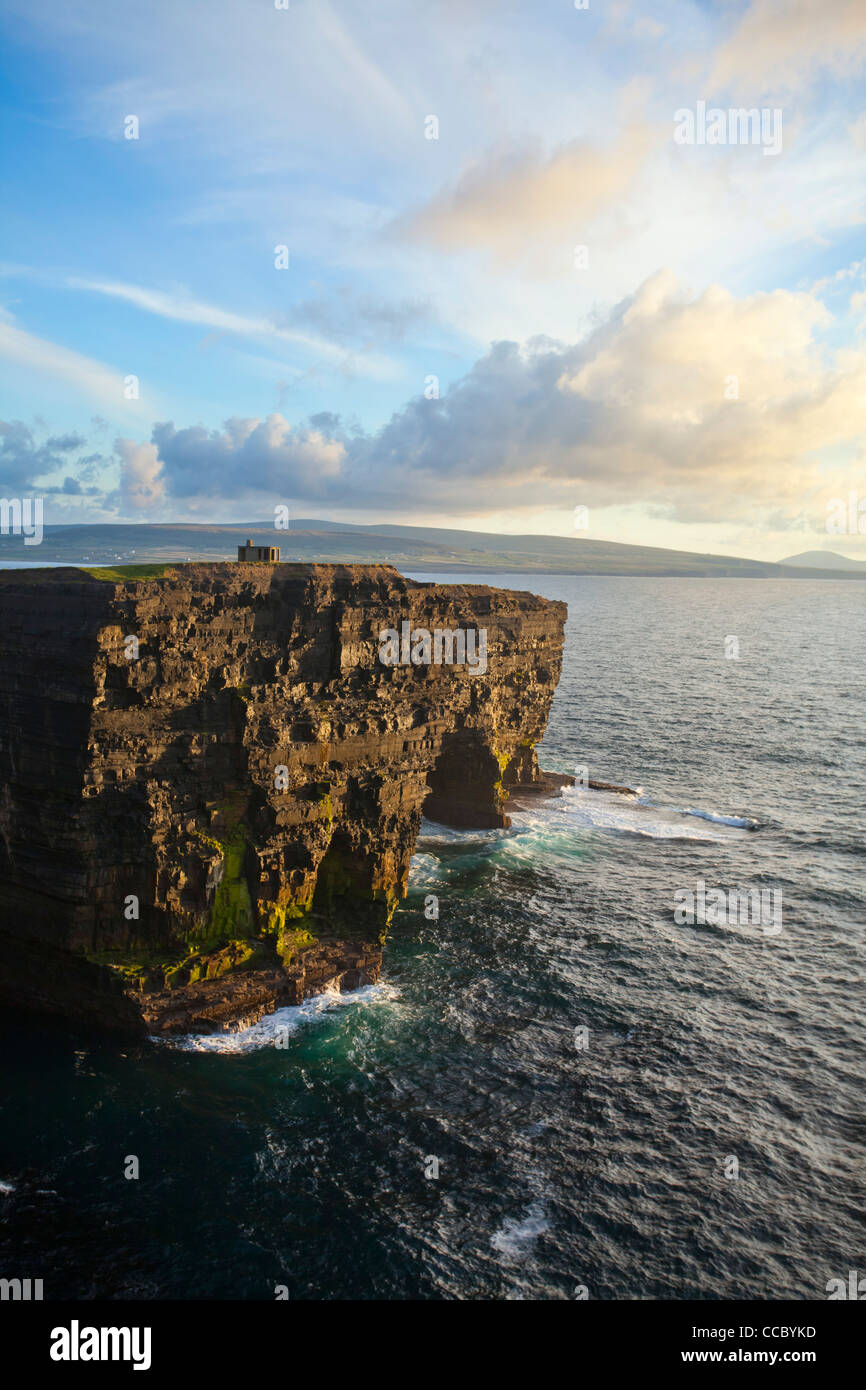 Clifflines hi-res stock photography and images - Alamy