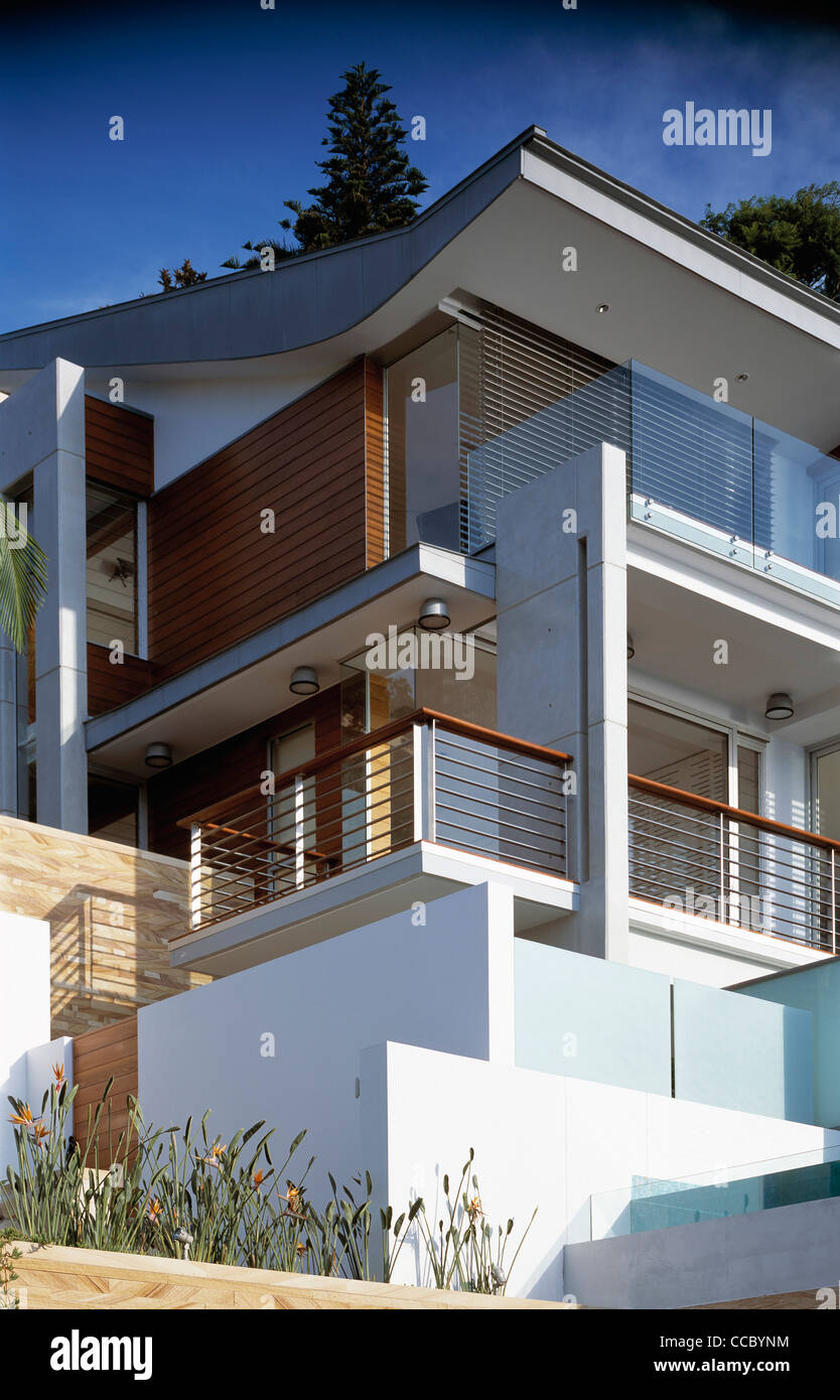 PRIVATE HOUSE EXTERIOR VIEWED FROM STREET LEVEL Stock Photo - Alamy