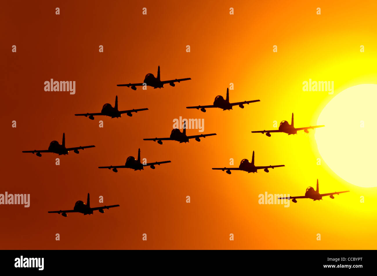 Plane flying into sunset hi-res stock photography and images - Alamy