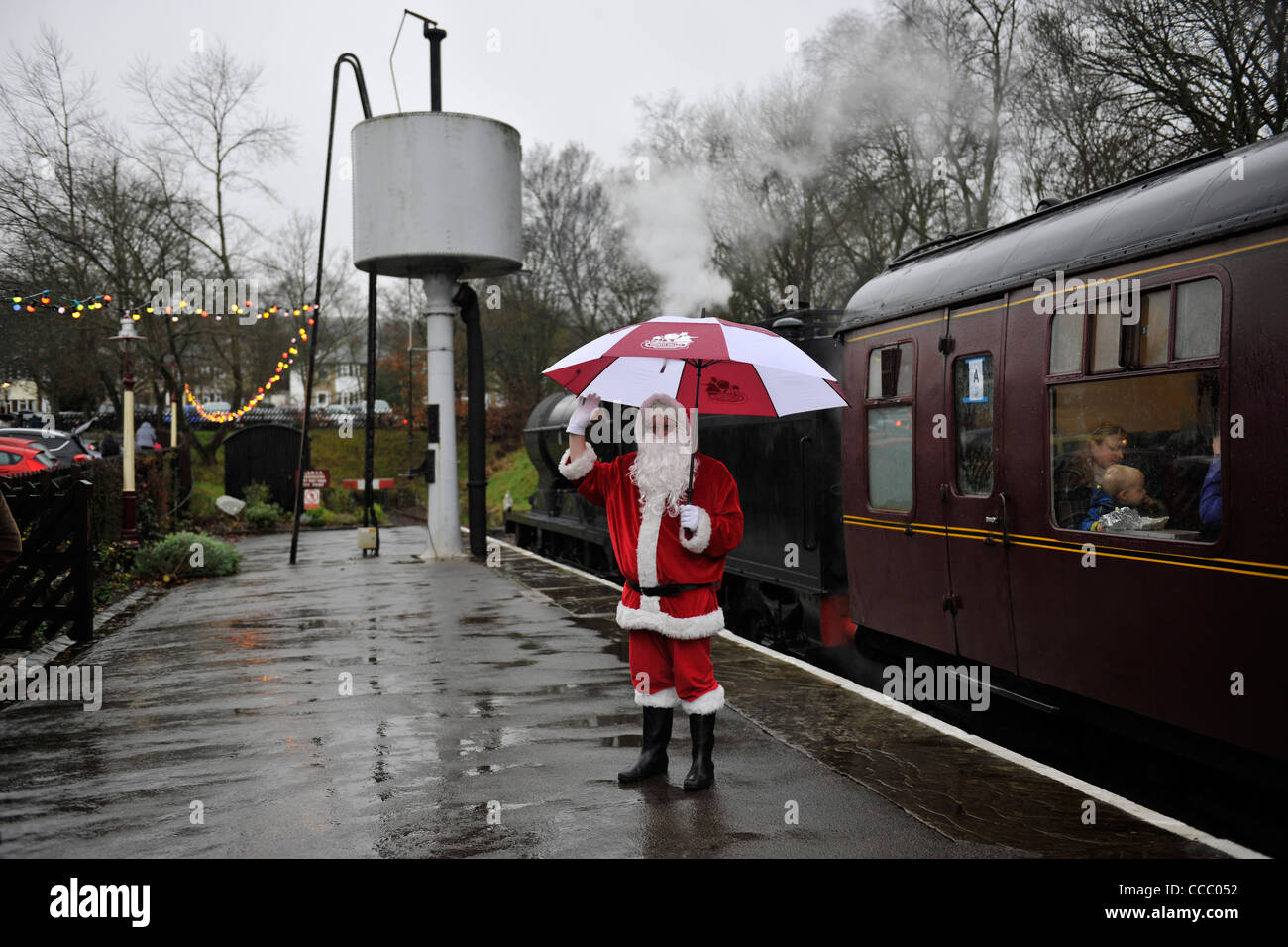 Pouring rain children hi-res stock photography and images - Alamy