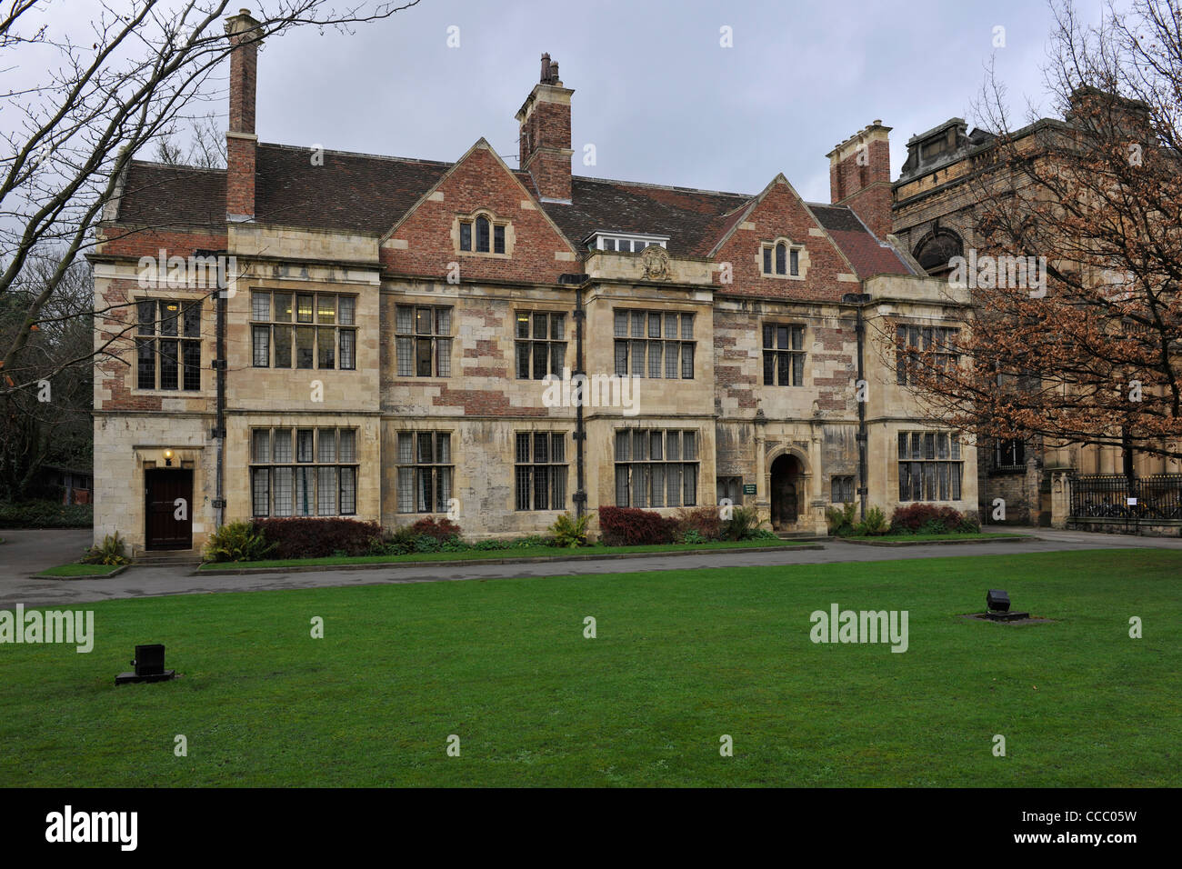 Kings manor hi-res stock photography and images - Alamy