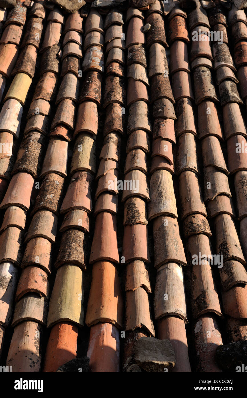 Old italian terracotta roof tiles hi-res stock photography and images ...