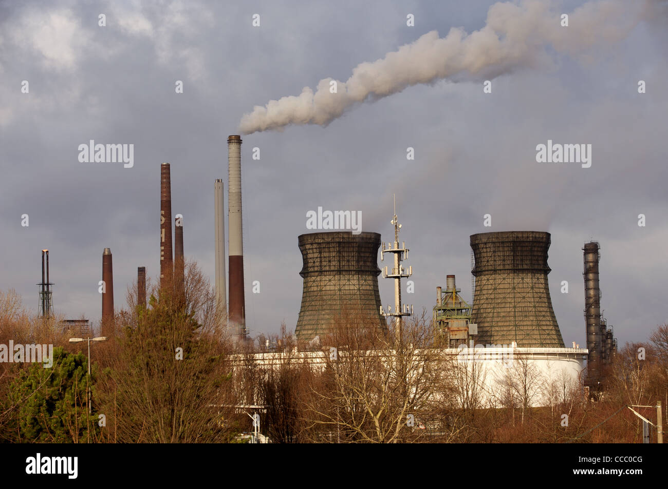 Shell wesseling oil refinery hi-res stock photography and images - Alamy