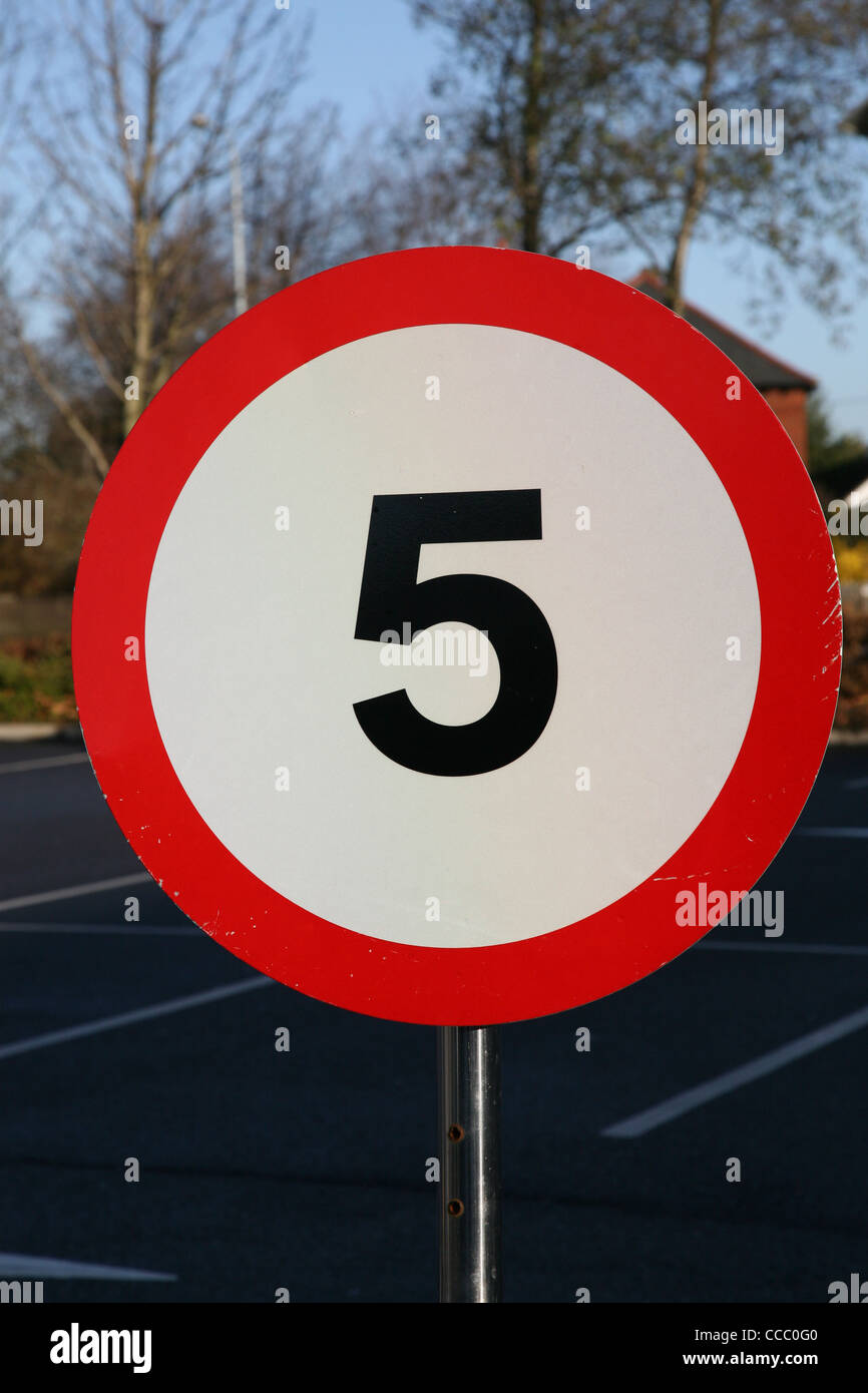 5 mph road sign Stock Photo - Alamy
