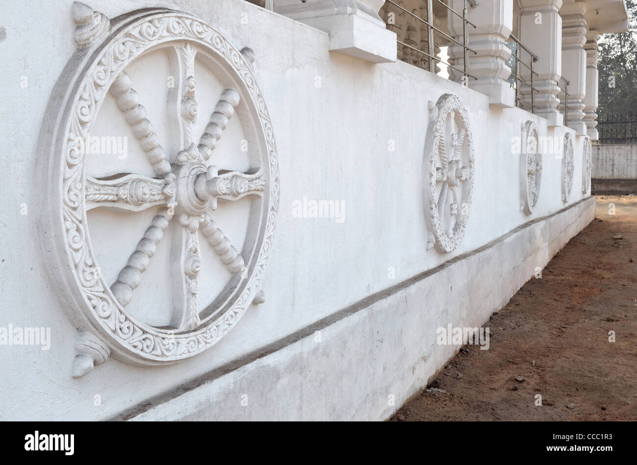 wheel pattern on the wall exterior of a hindu temple Stock Photo - Alamy
