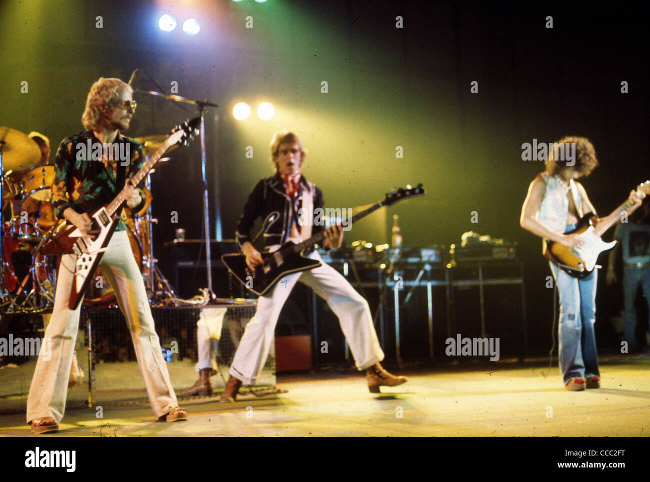 WISHBONE ASH UK rock group about 1973 from l: Andy Powell, Steve Upton ...