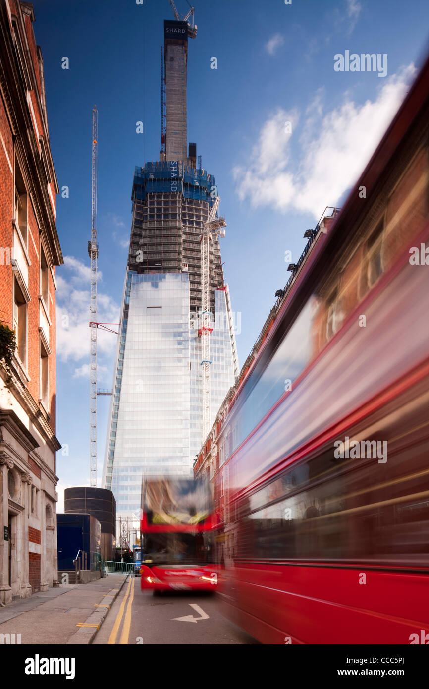 London bus tower bridge hi-res stock photography and images - Alamy