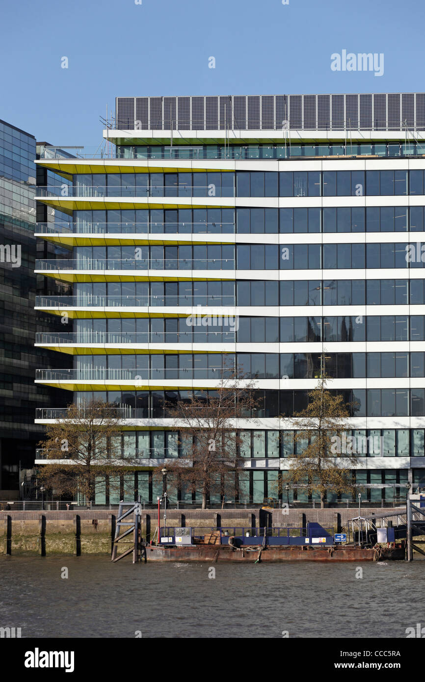 Riverbank house and london hi-res stock photography and images - Alamy