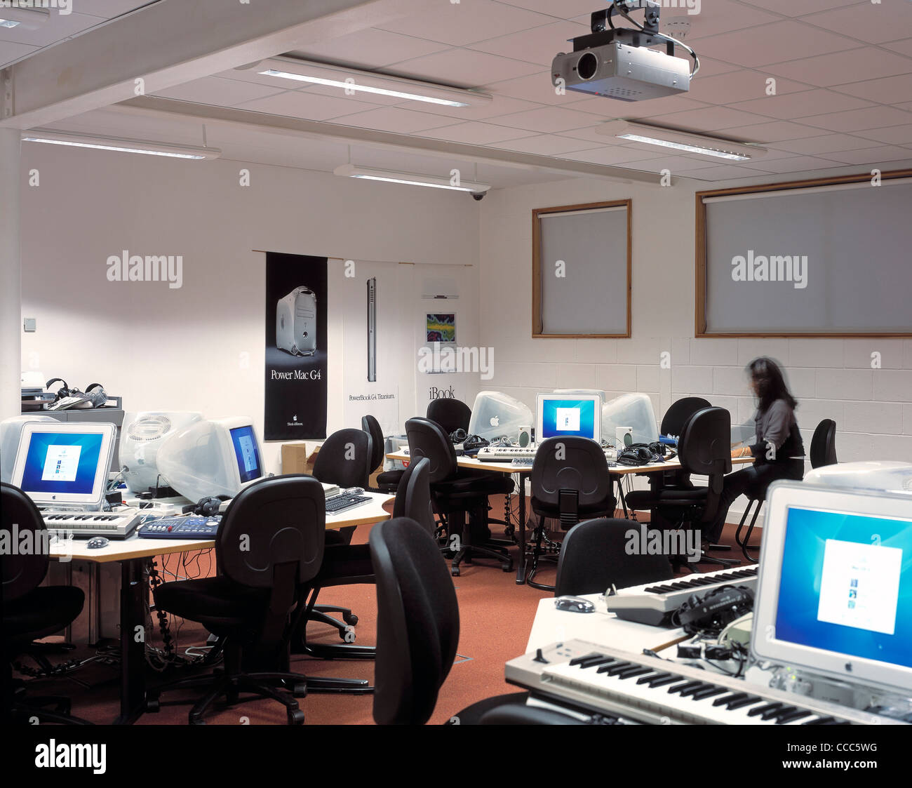 CITY LEARNING CENTRE - BRISLINGTON SCHOOL OVERALL INTERIOR VIEW - MULTI-MEDIA ROOM Stock Photo ...
