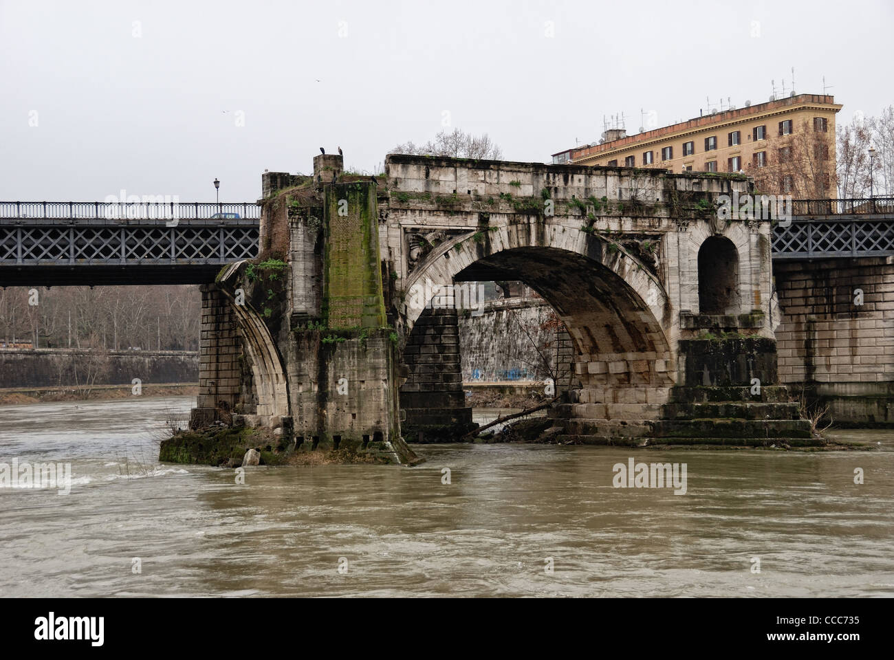 Ponte rotto broken bridge rome hi-res stock photography and images - Alamy