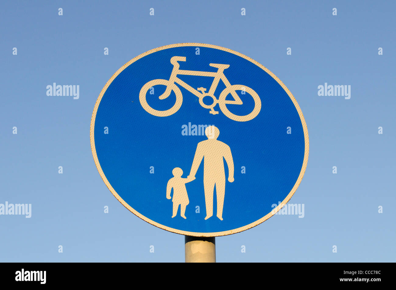 Pedestrian walkway sign hi-res stock photography and images - Alamy
