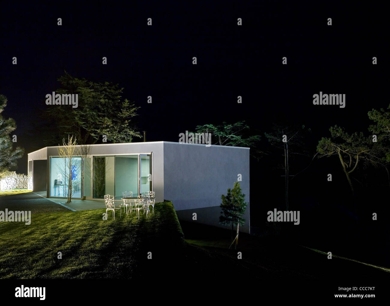 HOUSE NIGHT VIEW Stock Photo - Alamy