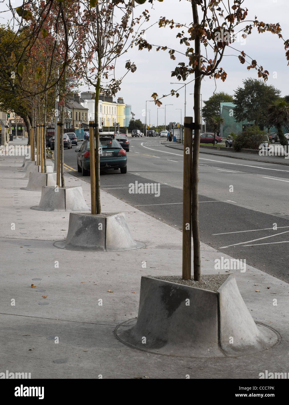 CLONTARF LANDSCAPING KERB AND TREE PLANTERS Stock Photo - Alamy