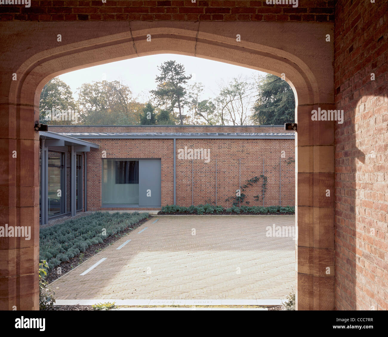 THE DUKE BUILDING - GIRTON COLLEGE LIBRARY ARCHIVE IN COURTYARD Stock ...