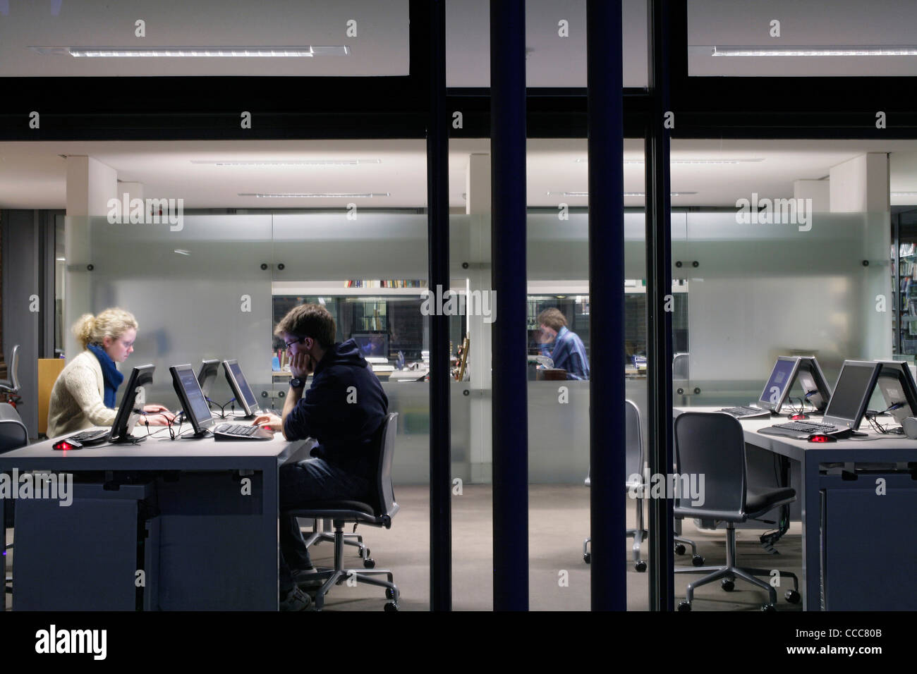 THE DUKE BUILDING - GIRTON COLLEGE LIBRARY STUDY AREA NIGHT Stock Photo ...