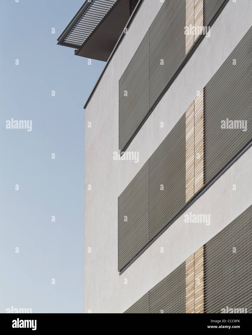 LONDON COLLEGE OF COMMUNICATION FACADE DETAIL: RENDER TIMBER AND ...