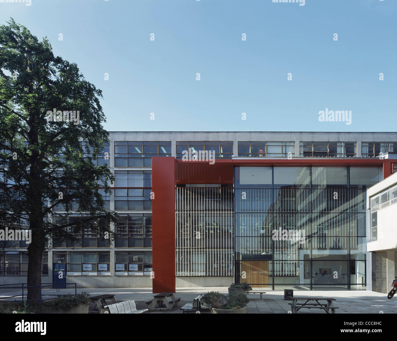 London college of communication building hi-res stock photography and ...