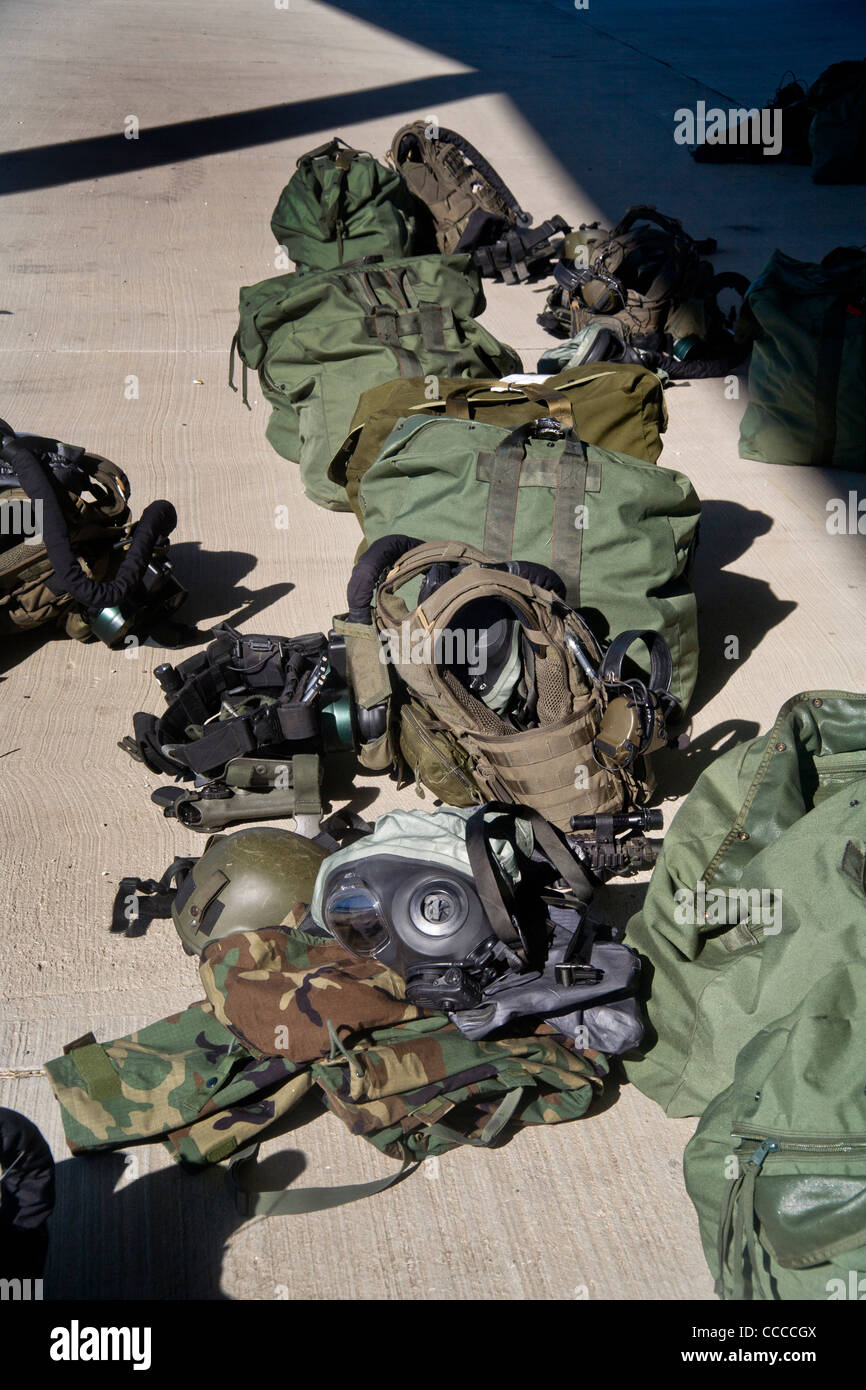 Police swat team entering room hi-res stock photography and images - Alamy