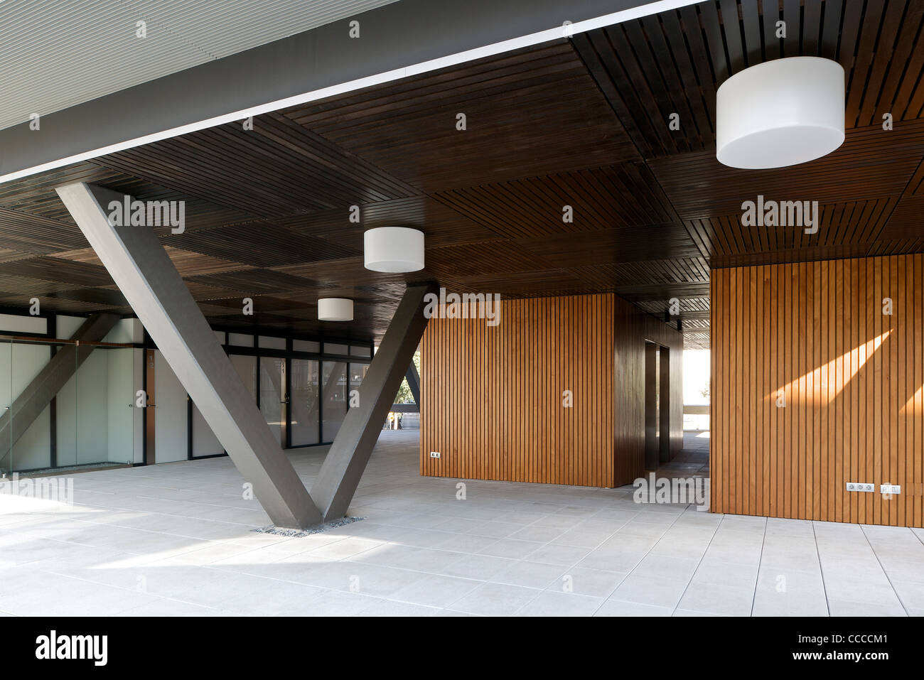 DETAIL SHOWING FIRST FLOOR COMMUNAL TERRACE AND CONCRETE STRUCTURAL ...