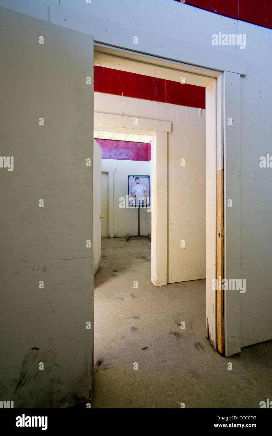 Swat breaching door tactics hi-res stock photography and images - Alamy